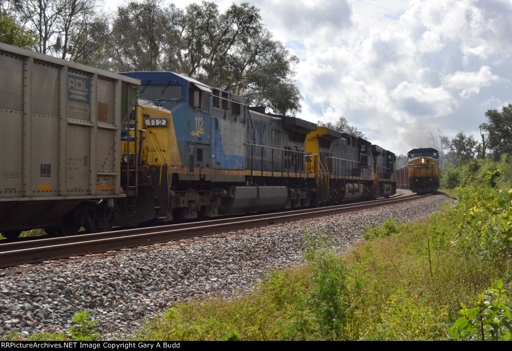 CSX Q652 MEETS T080